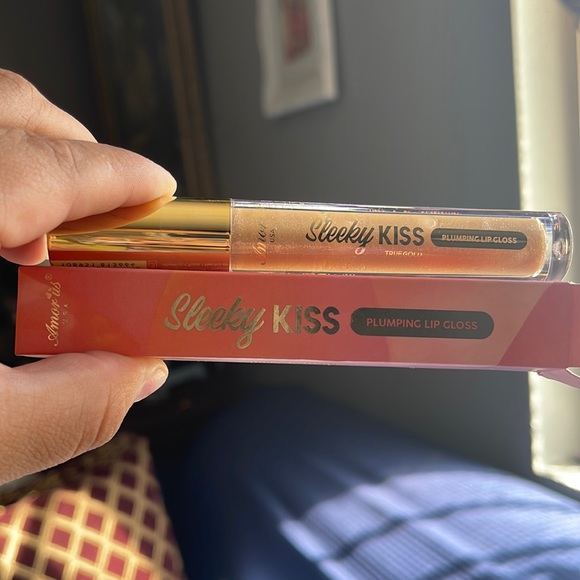 Makeup | Amoris Plumbing Lip Gloss On Color True Gold Cute | Poshmark